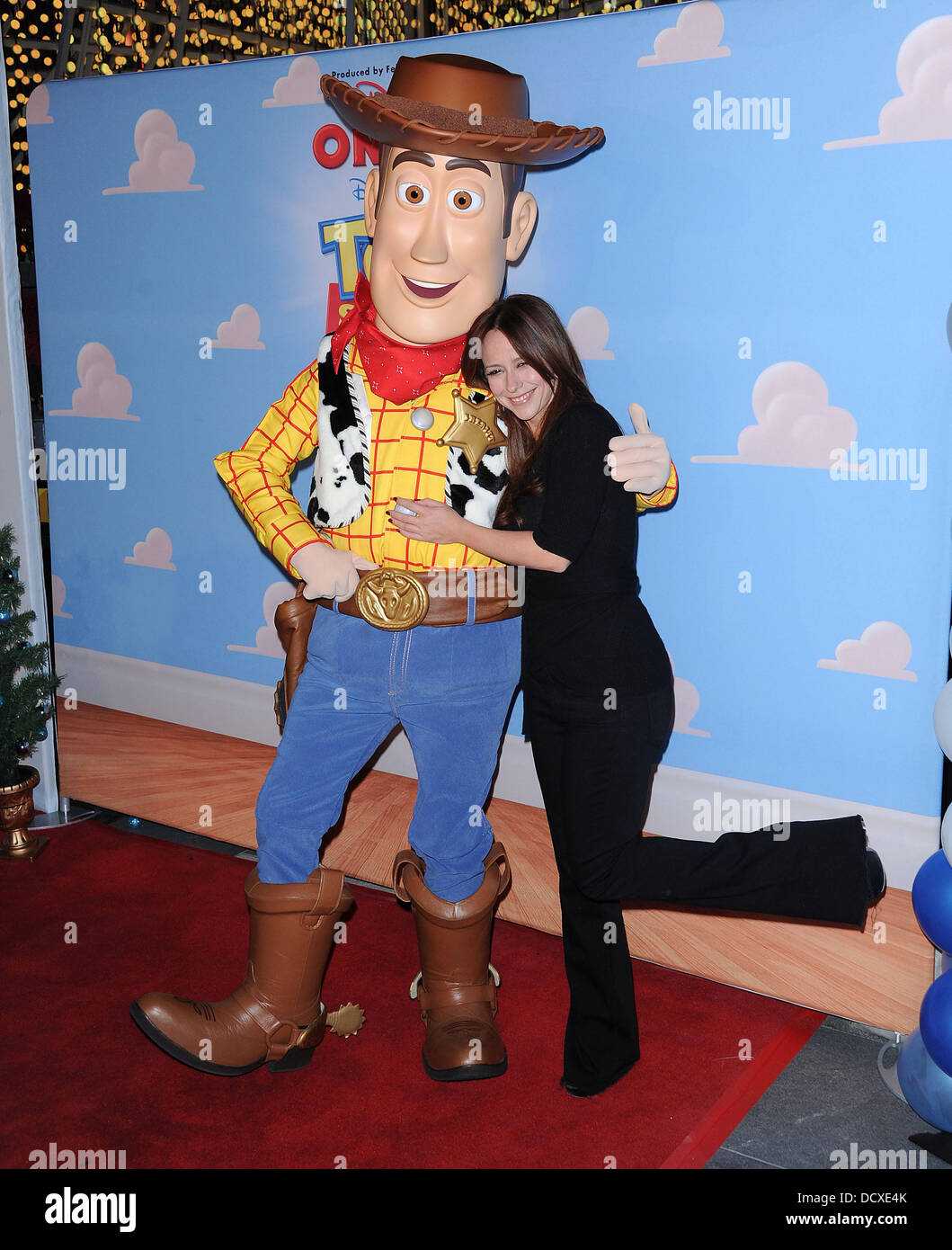 Jennifer Love Hewitt Disney On Ice presents Disney Pixar's "Toy Story 3 ...