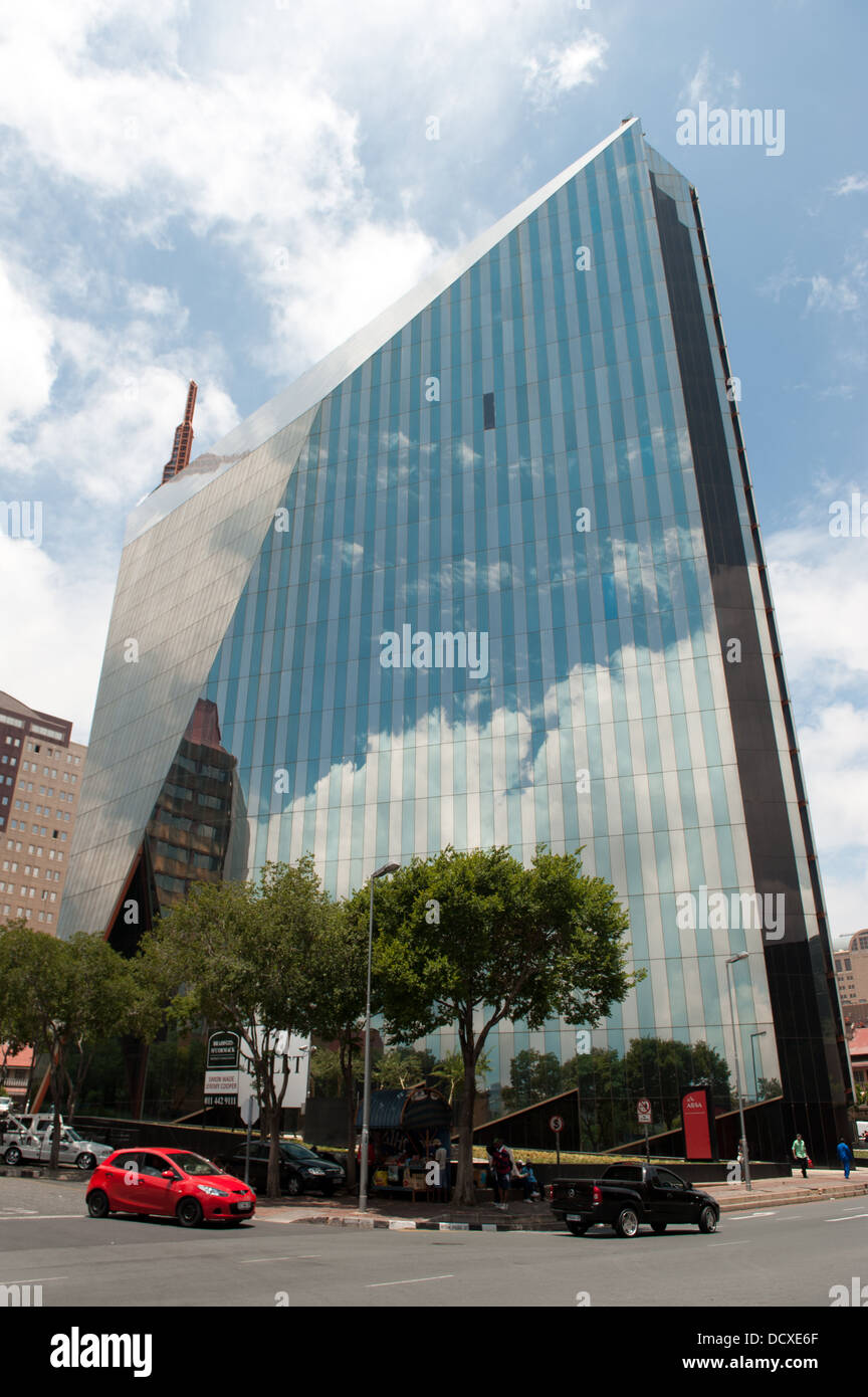 11 Diagonal Street is designed to look like a diamond, Johannesburg ...