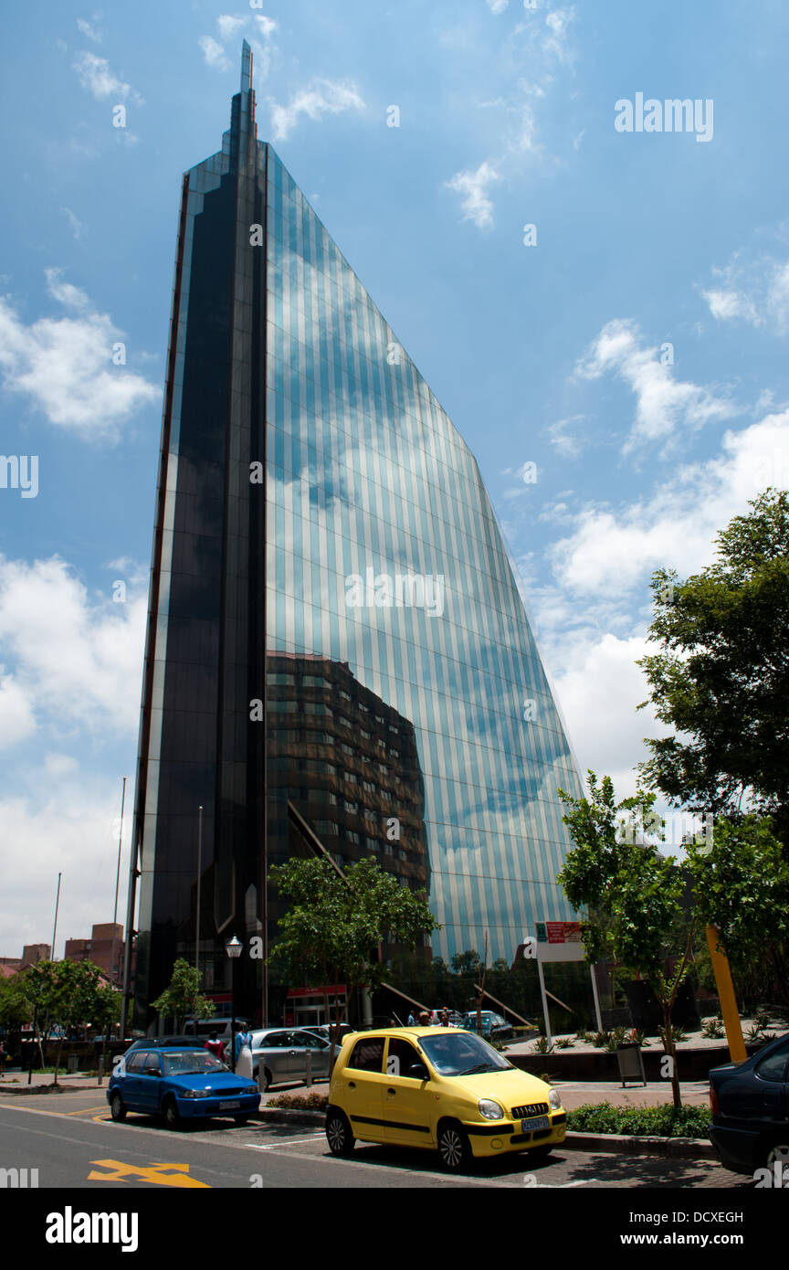 Diagonal street skyscraper gauteng hi-res stock photography and images ...