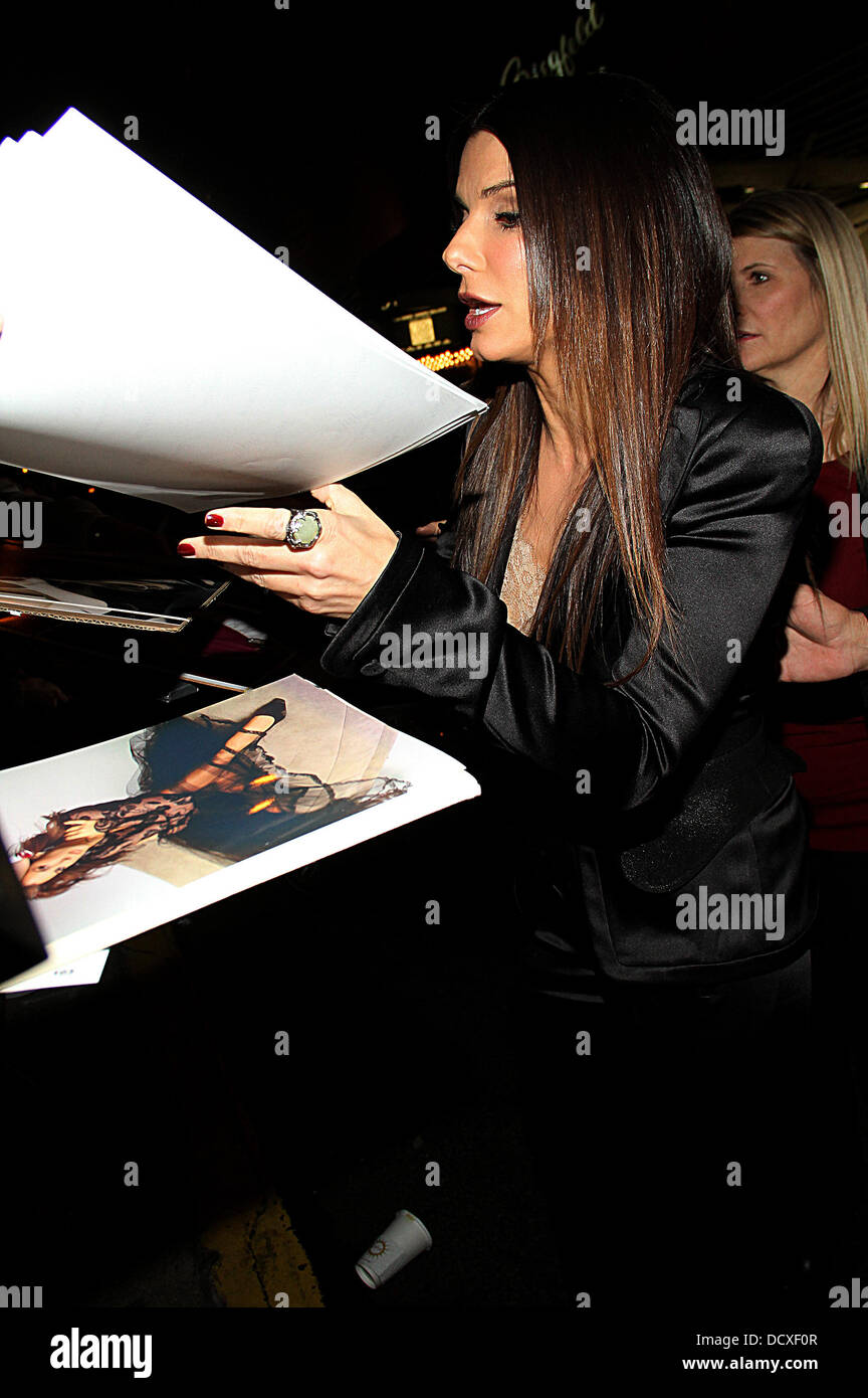 Sandra Bullock signs autographs for fans The New York Premiere of ...