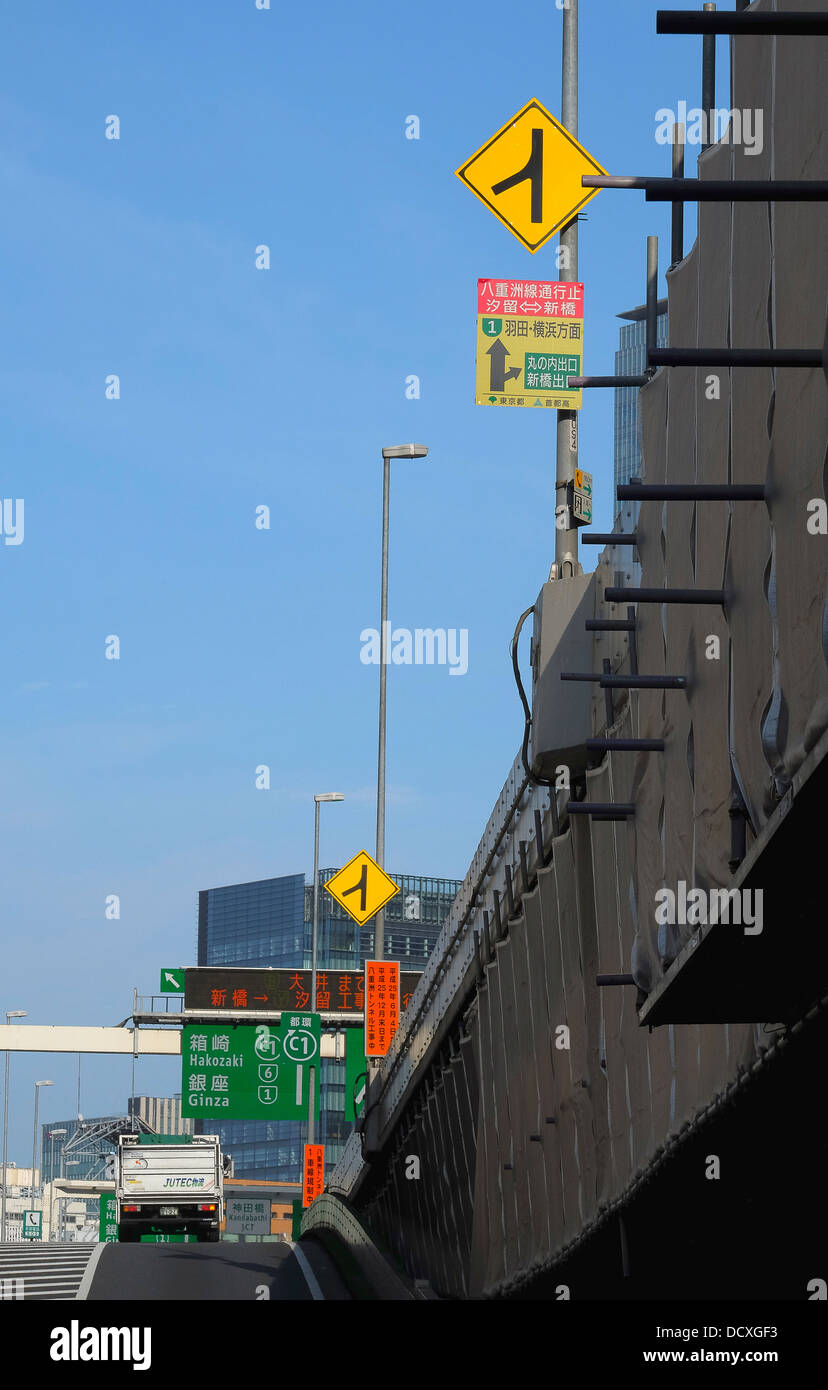 Capital freeway/ highway in Tokyo Stock Photo - Alamy