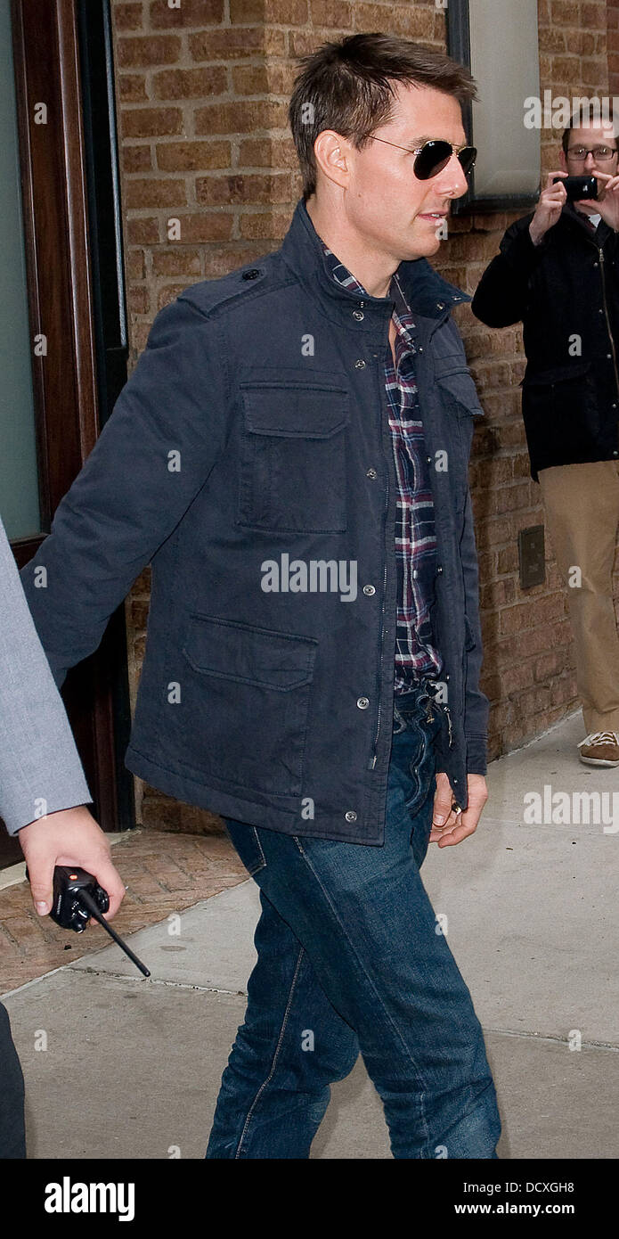 Tom Cruise leaving his Manhattan hotel. New York City, USA - 17.12.11 ...