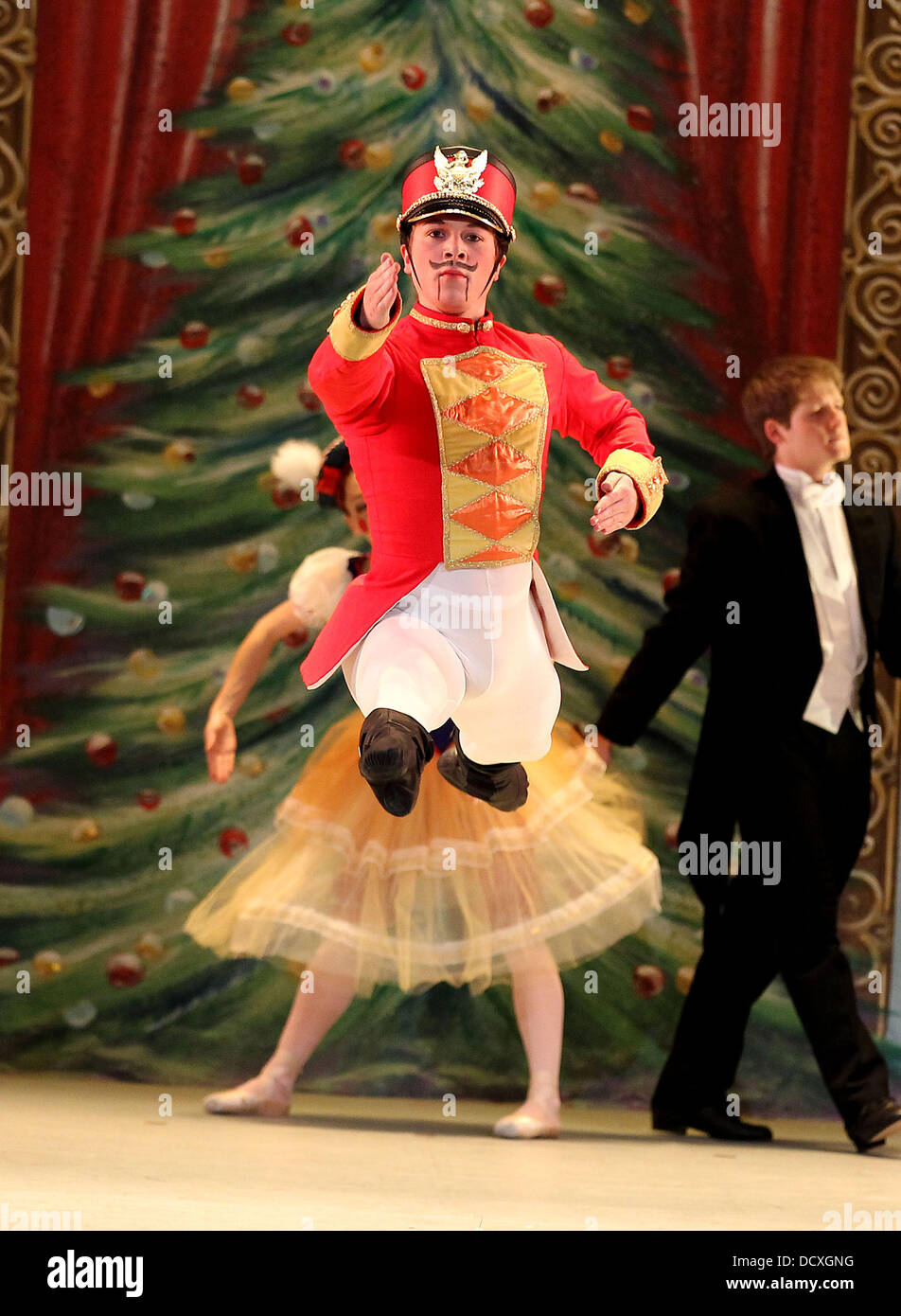 Nevada Ballet Theatre in Nevada Ballet Theatre's classic holiday ...