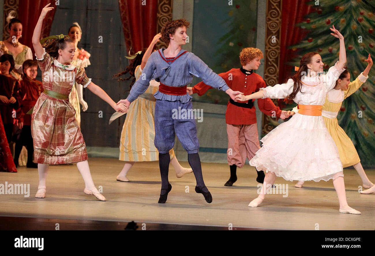 Nevada Ballet Theatre in Nevada Ballet Theatre's classic holiday ...
