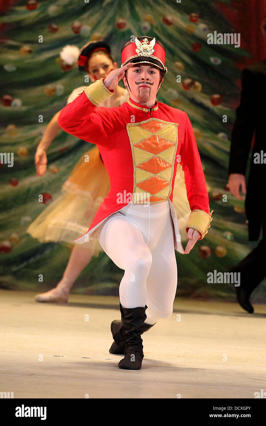 Nevada Ballet Theatre in Nevada Ballet Theatre's classic holiday ...