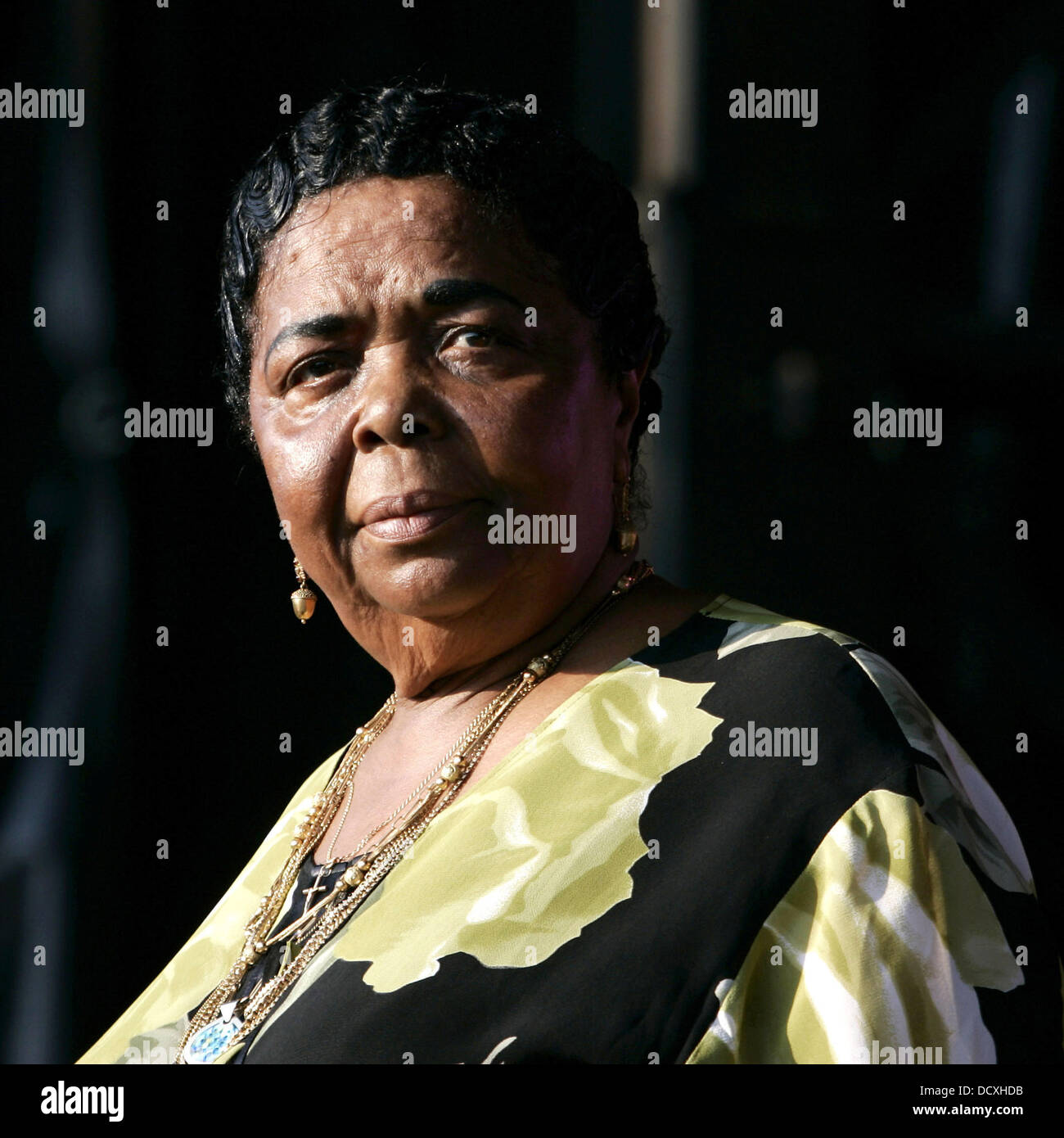 'BAREFOOT DIVA' EVORA DIES, AGED 70 Grammy award-winning African singer ...