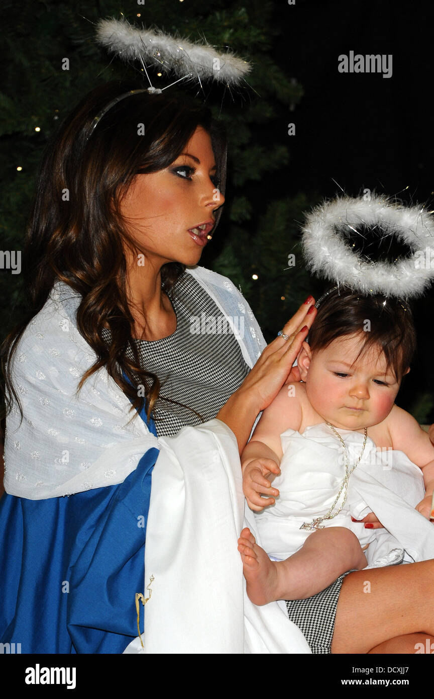 Beckham lookalikes Posh, Becks & Harper Seven Nativity Scene at Harrods ...