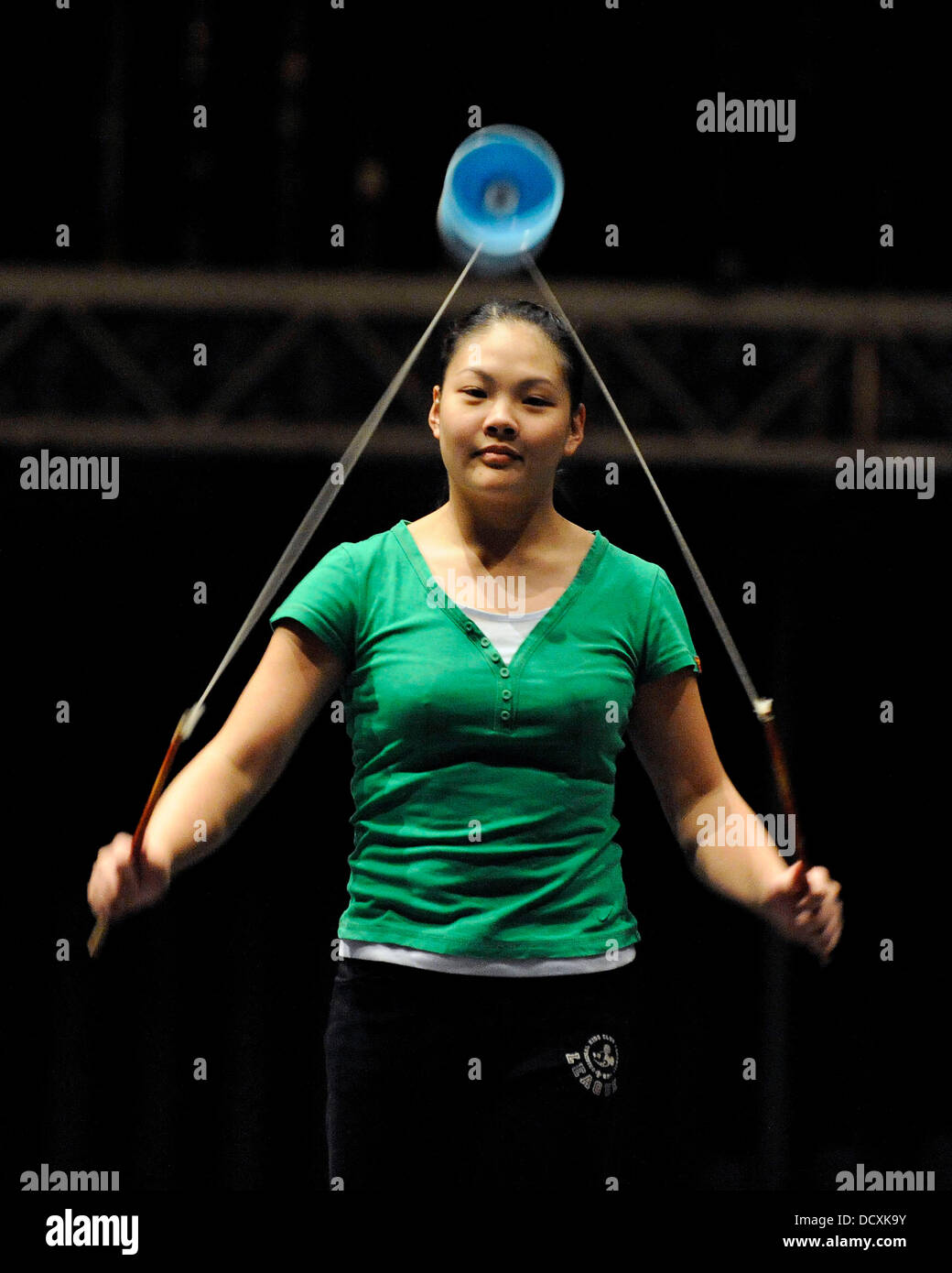 Diabolos (Chinese Yo-Yo) performers Cirque du Soleil's Quidam rehearsal ...