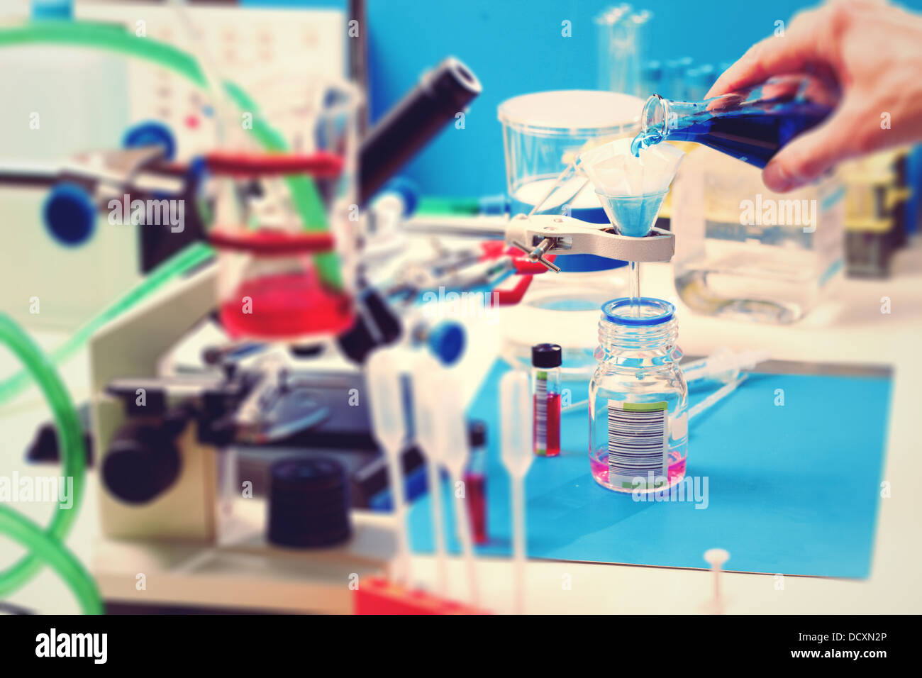 Laboratory bench to the installation of the experiment Stock Photo - Alamy