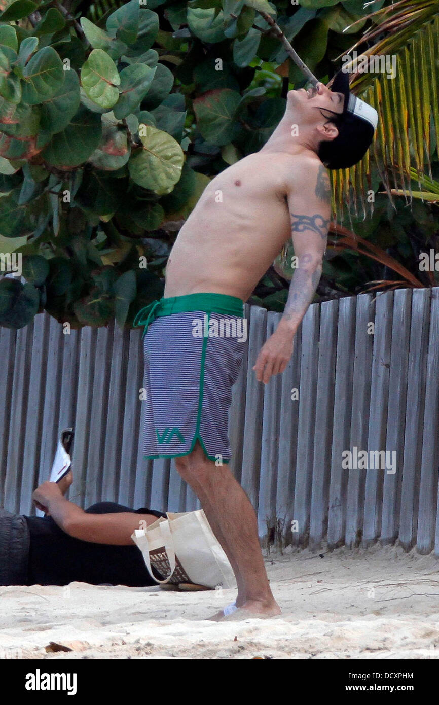 Anthony Kiedis and his son Everly Bear enjoying a holiday on St ...