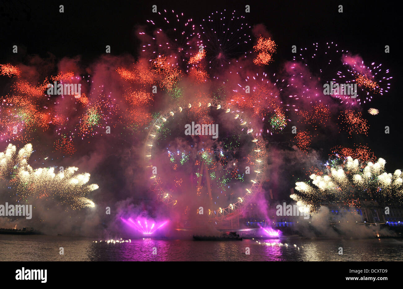 London eye fireworks hi-res stock photography and images - Alamy