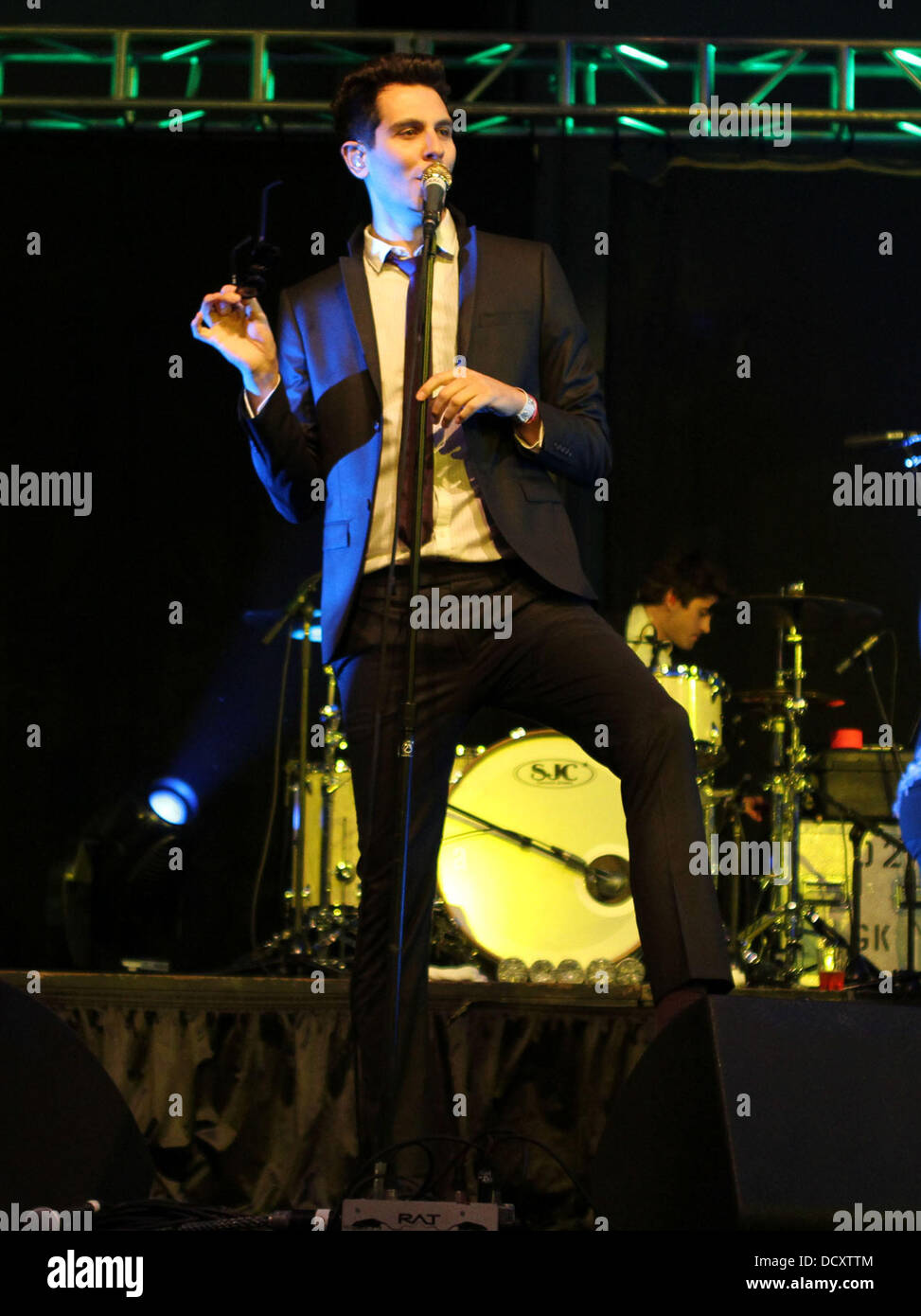 Cobra Starship Lead singer Gabe Saporta Big Bang New Years eve party ...