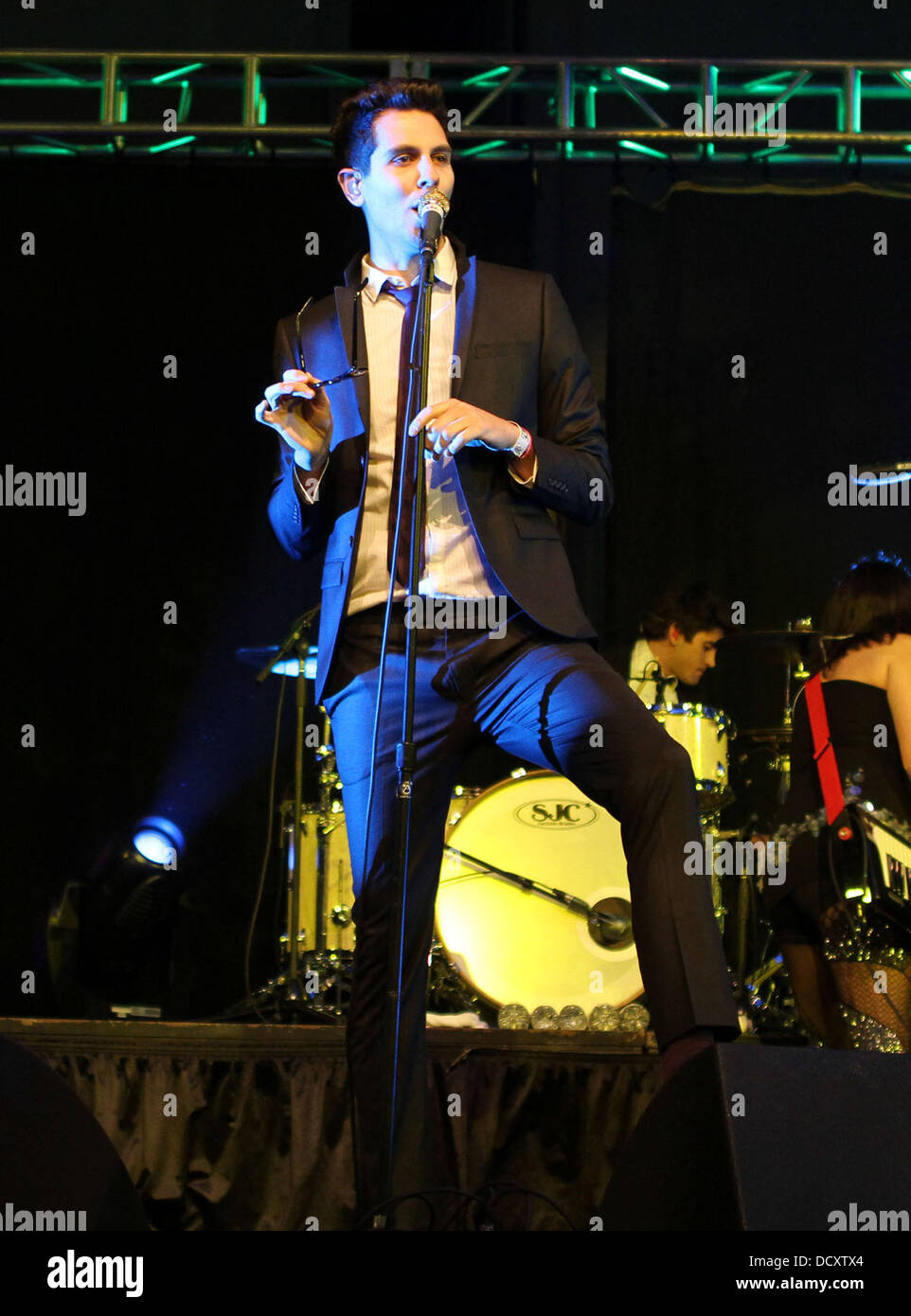 Lead singer years hi-res stock photography and images - Alamy