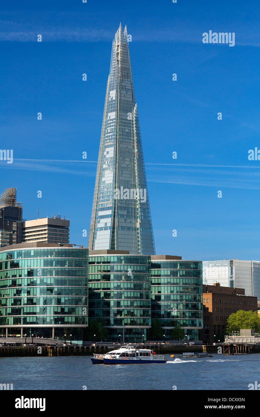 London bridge tower uk building hi-res stock photography and images - Alamy