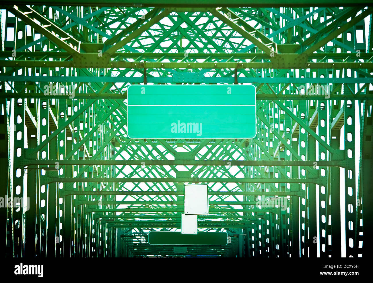 Metal green sign hi-res stock photography and images - Alamy