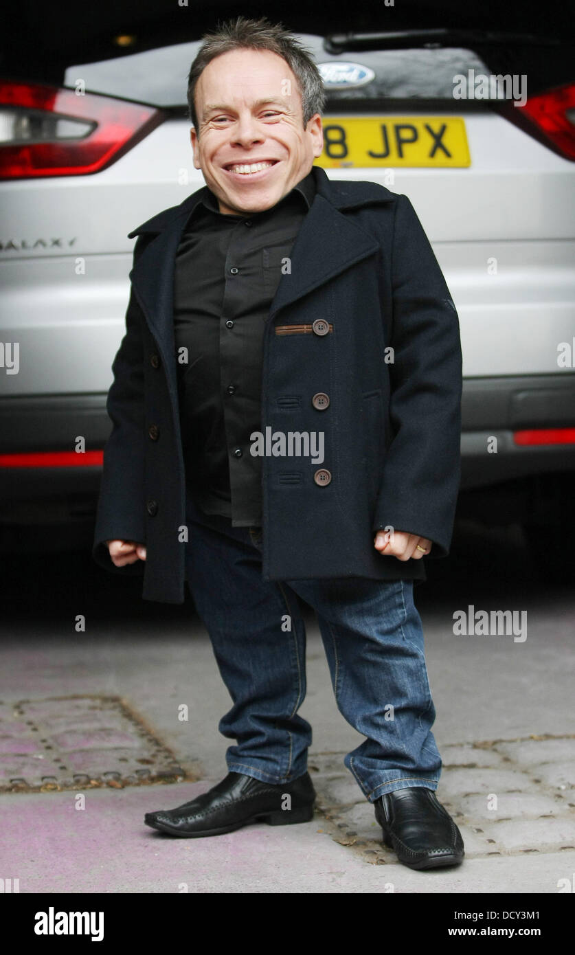 Warwick Davis at the ITV studios London, England - 09.01.12 Stock Photo ...