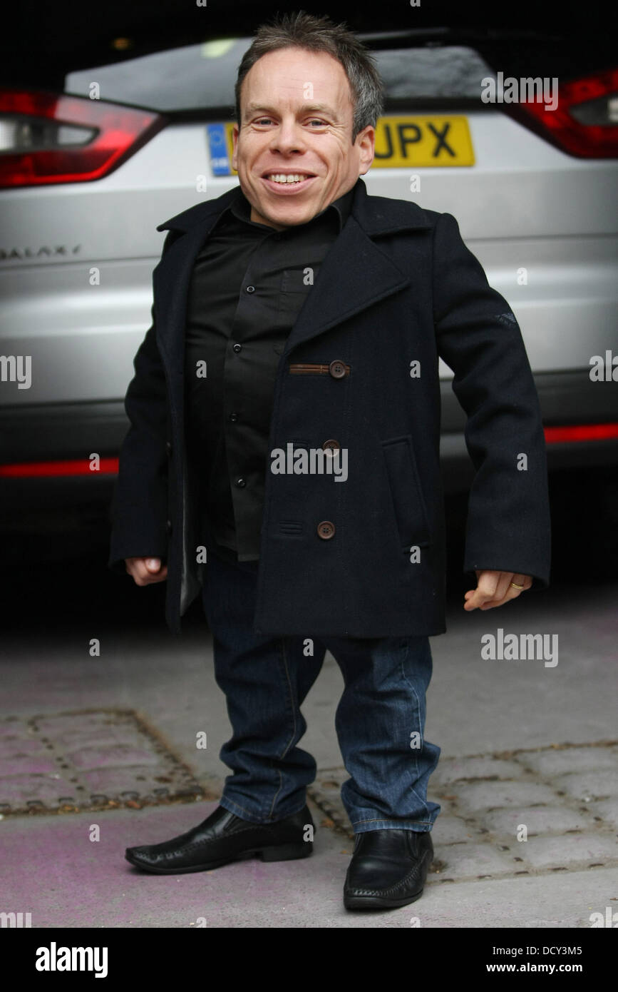Warwick Davis at the ITV studios London, England - 09.01.12 Stock Photo ...