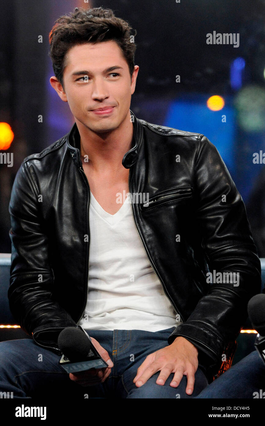 Joe Dinicol Shirtless