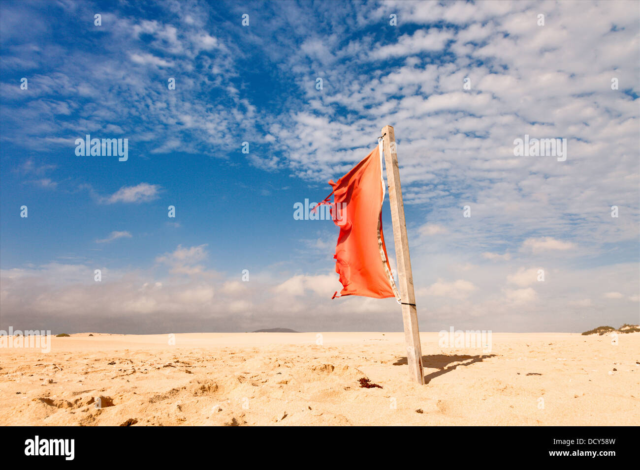 Moroccan flag in the desert hi-res stock photography and images - Alamy