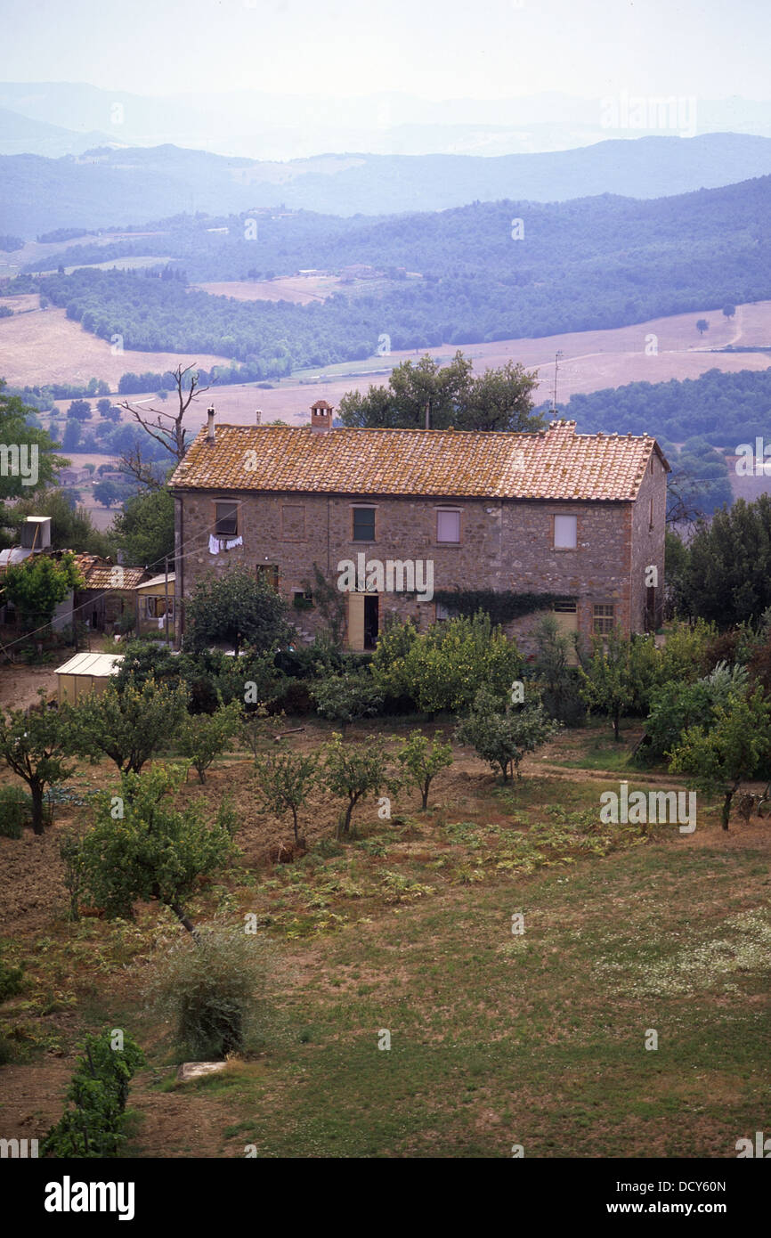 Italian farm building stone roof hi-res stock photography and images ...