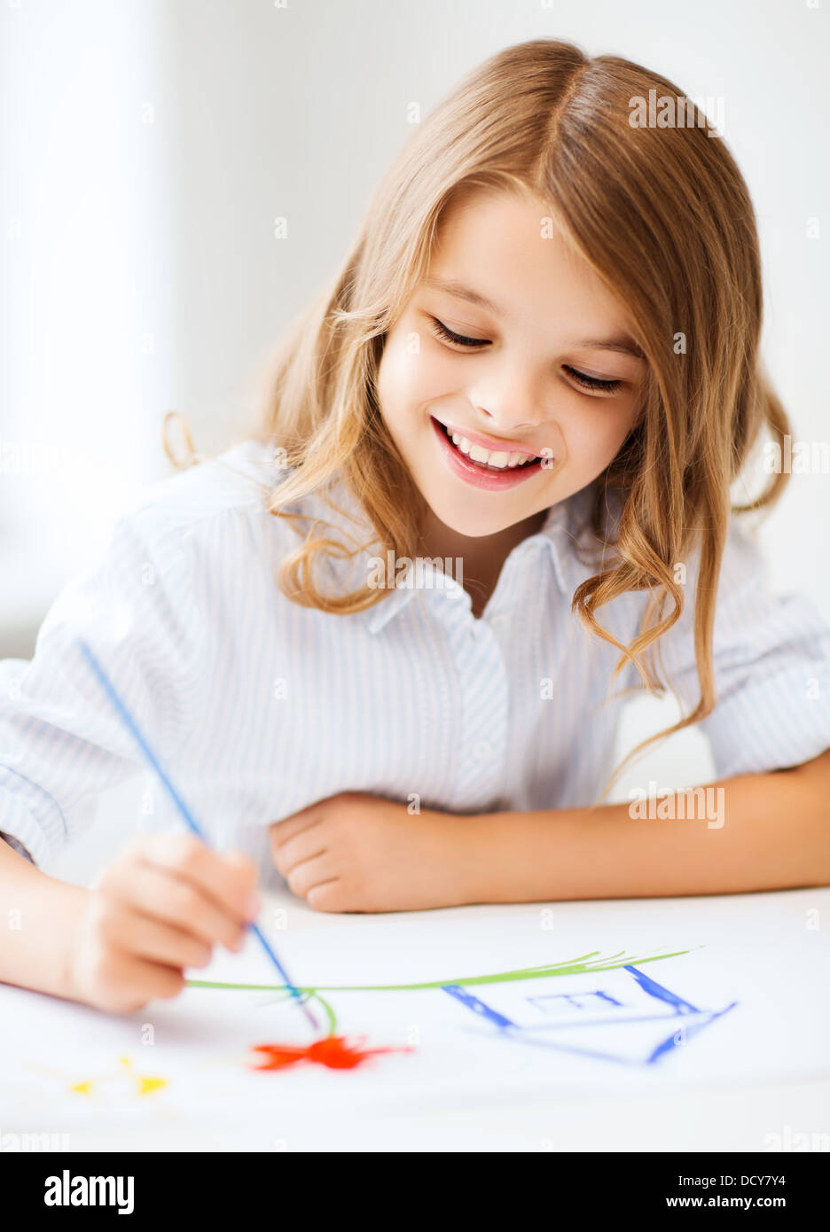 little girl painting at school Stock Photo - Alamy