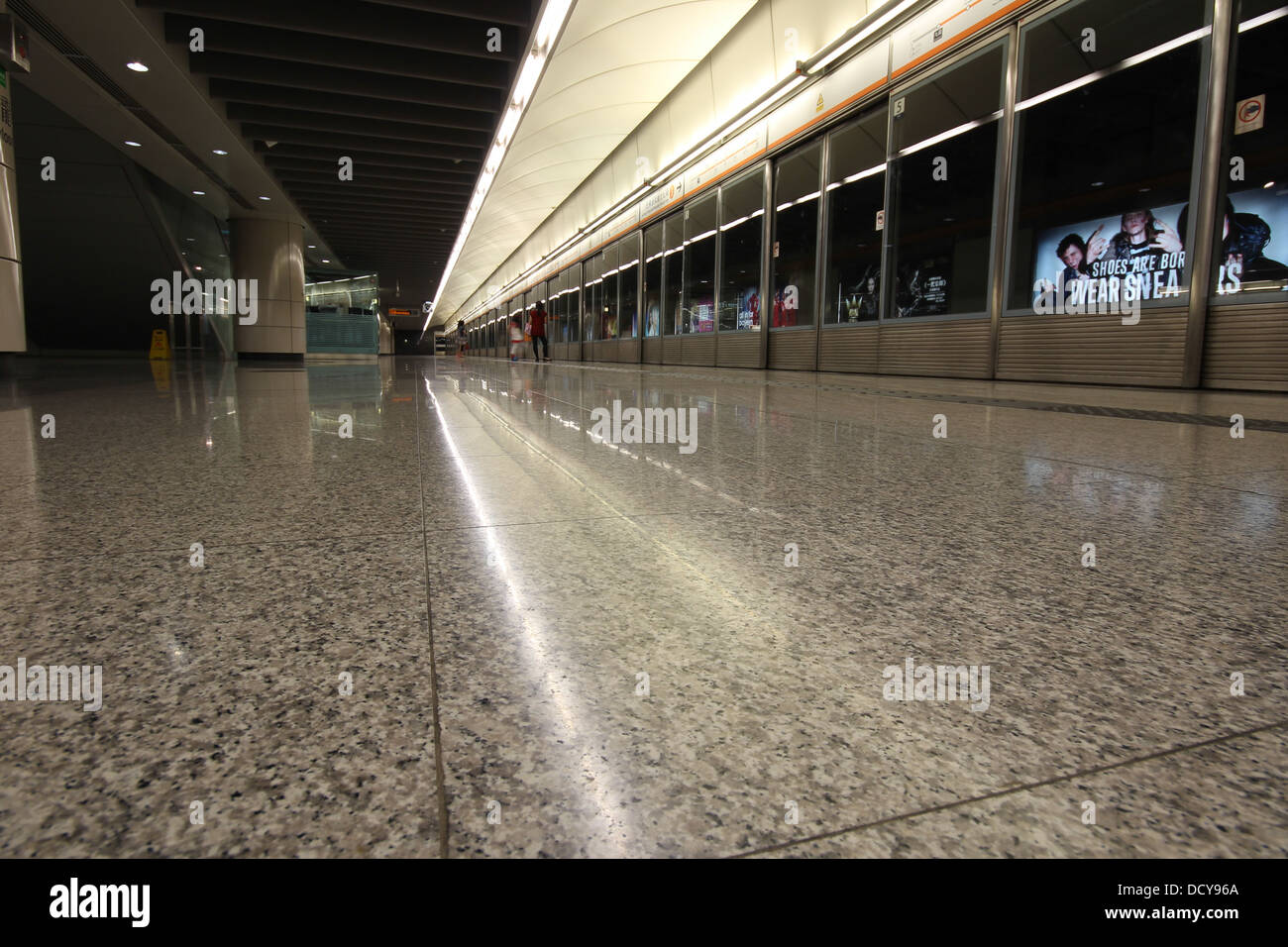 Airport Express platform at Kowloon MTR station, Hong Kong China Stock ...
