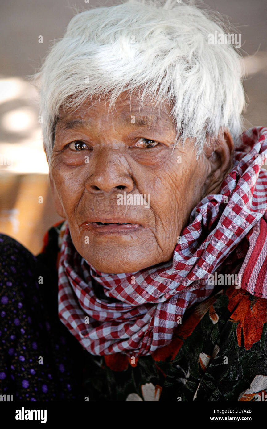 Cambodian lady on the streets of Phnom Penh, Cambodia Stock Photo - Alamy