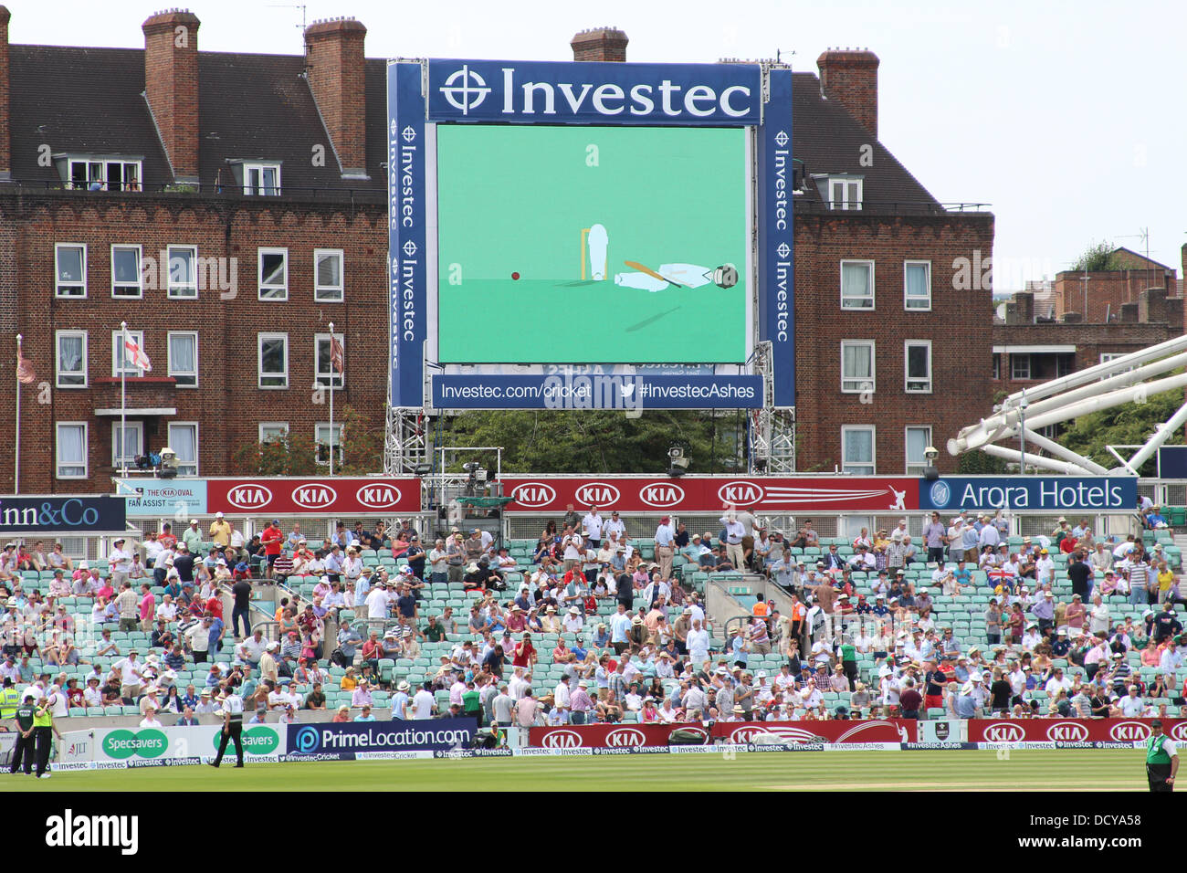 Cricket crowd beer snake hi-res stock photography and images - Alamy