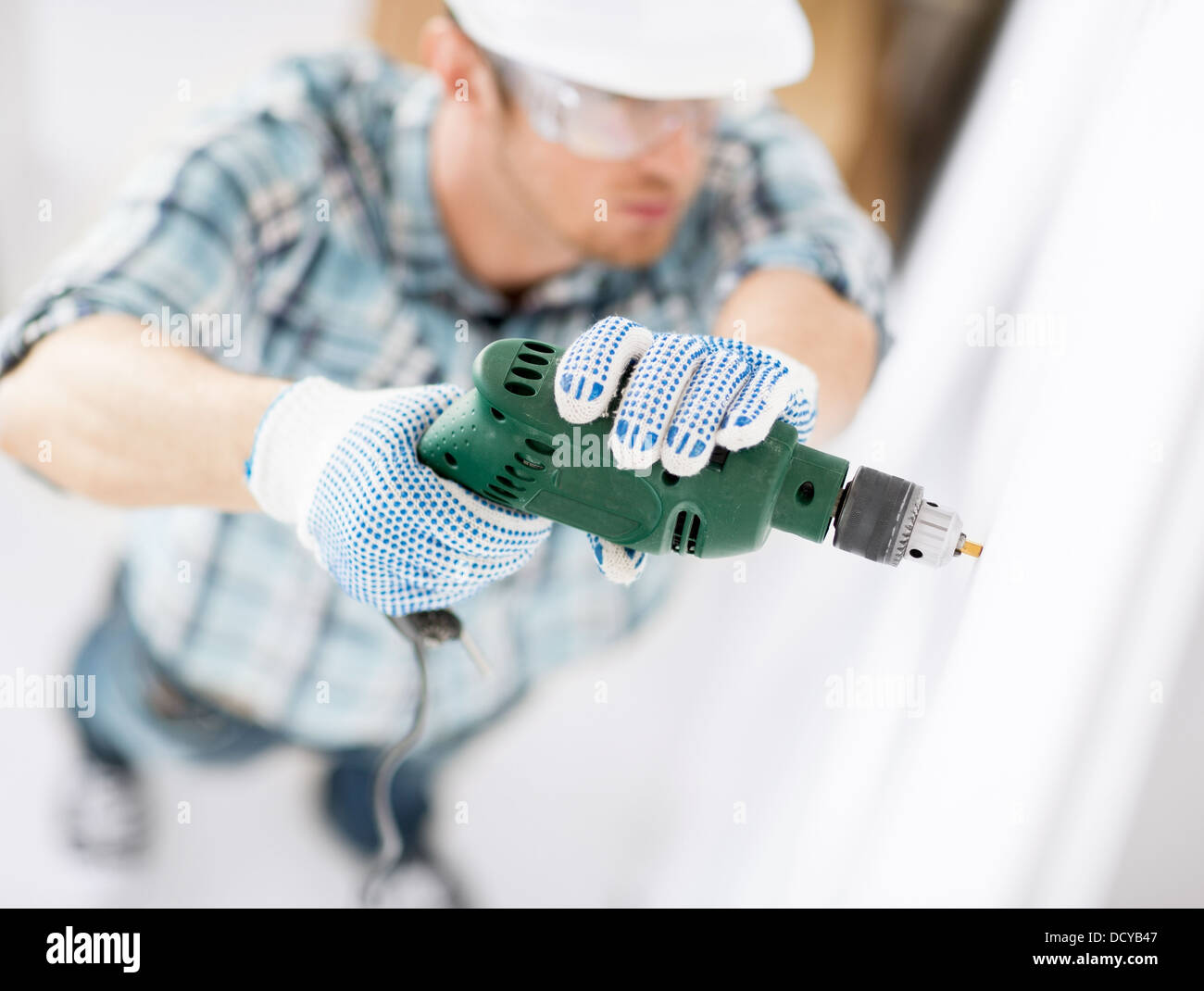 man drilling the wall Stock Photo - Alamy