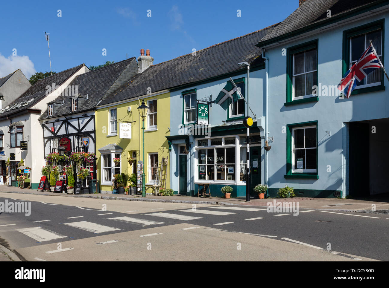 Cafes shops and pub on hi-res stock photography and images - Alamy