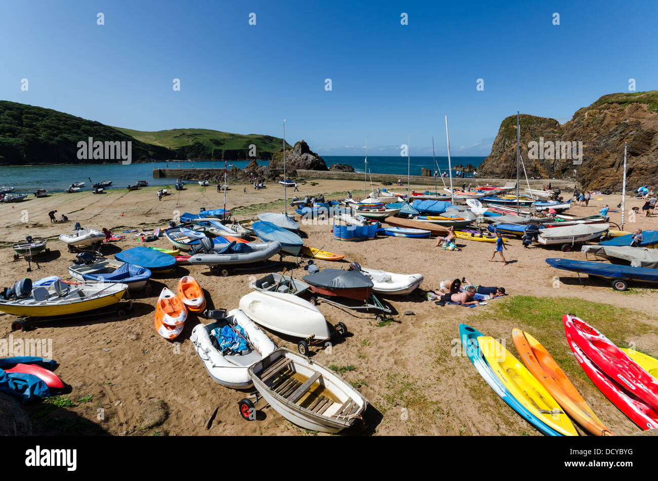 Sand sea boats hi-res stock photography and images - Alamy