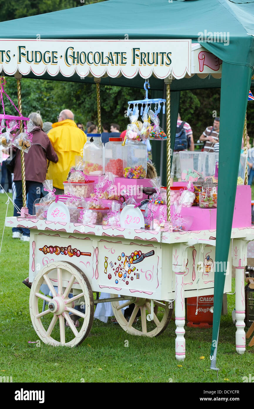 Fruits handcart hi-res stock photography and images - Alamy