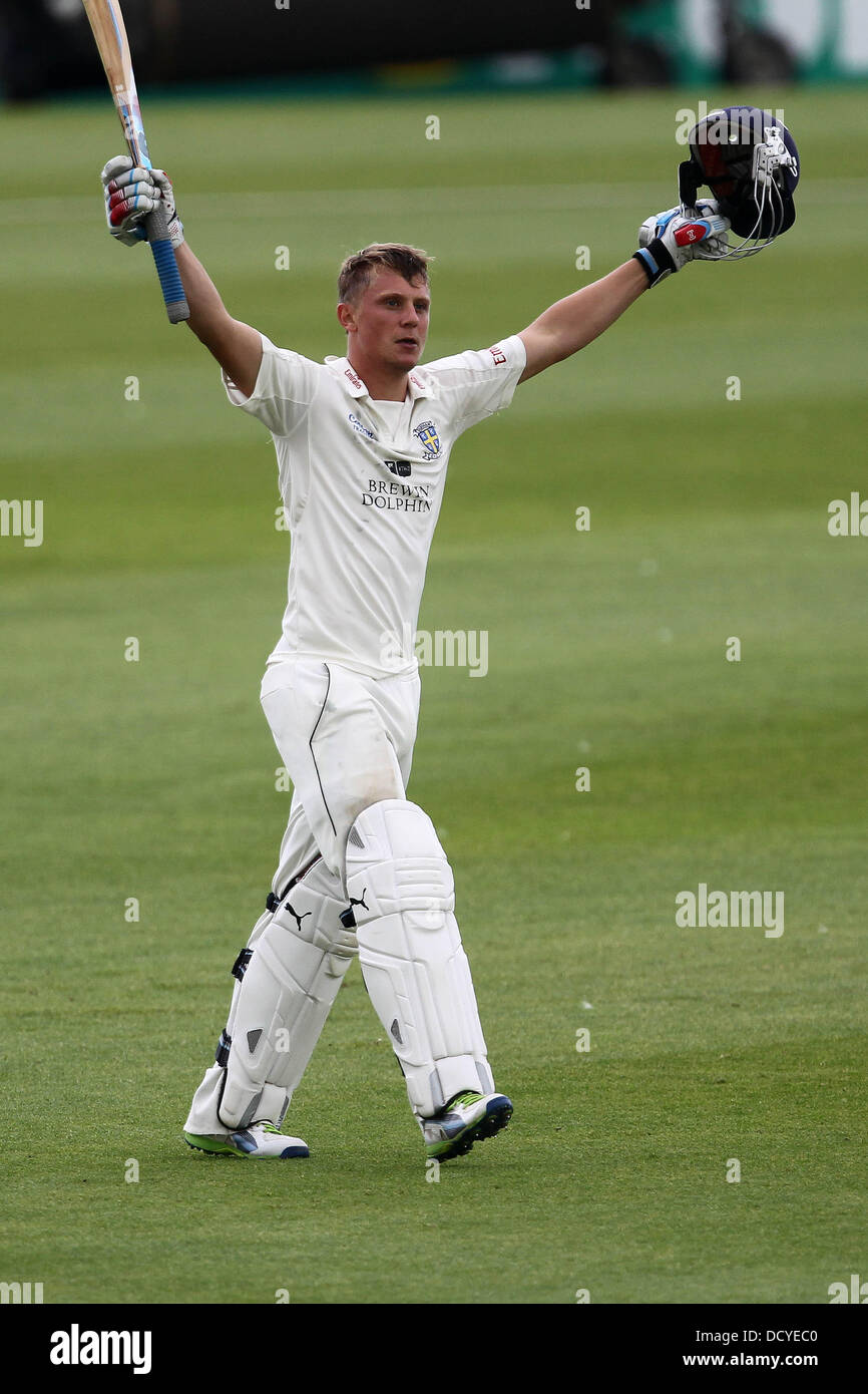 Durhams scott borthwick during the lv county championship hi-res stock ...