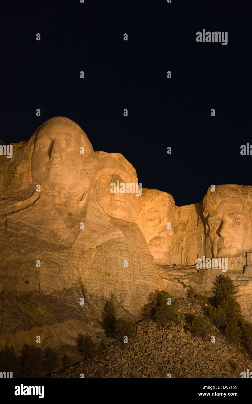 MOUNT RUSHMORE NATIONAL MONUMENT (©GUTZON & LINCOLN BORGLUM 1941) BLACK ...