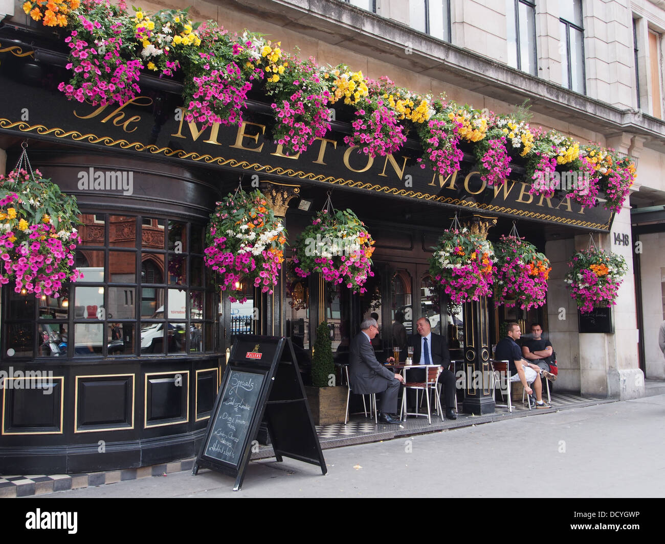 Seated customers hi-res stock photography and images - Alamy