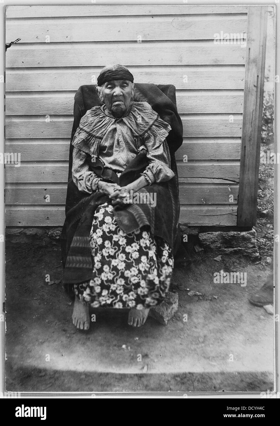 American indian tribe family hi-res stock photography and images - Alamy