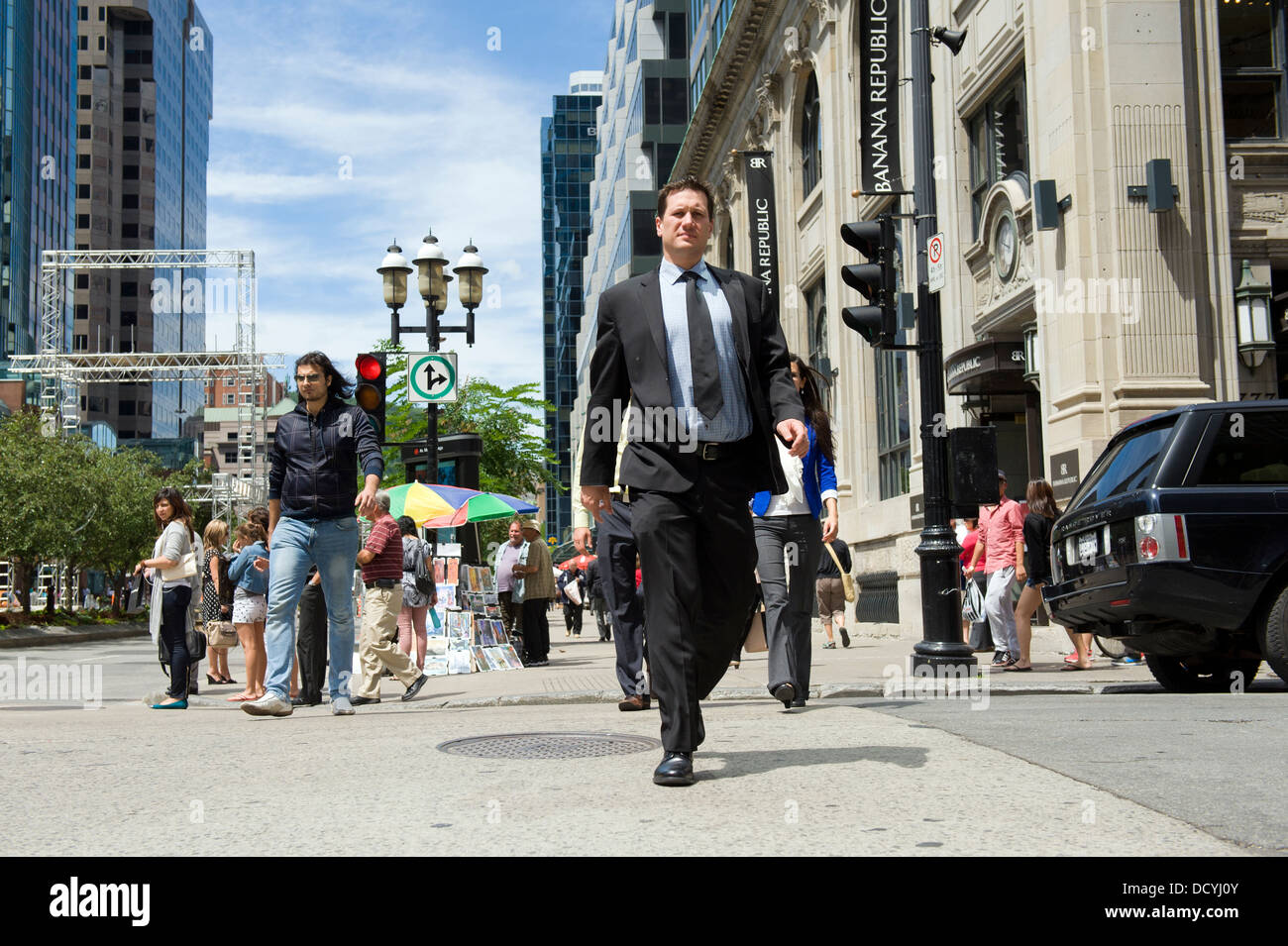 Pedestrian crossing street hi-res stock photography and images - Alamy