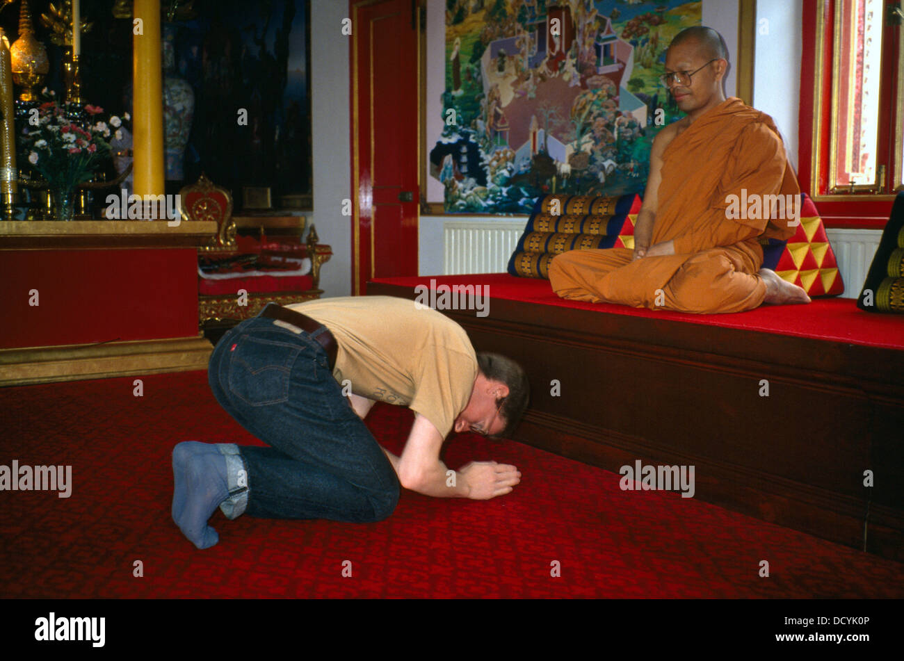 Wat buddhapadipa temple hi-res stock photography and images - Alamy