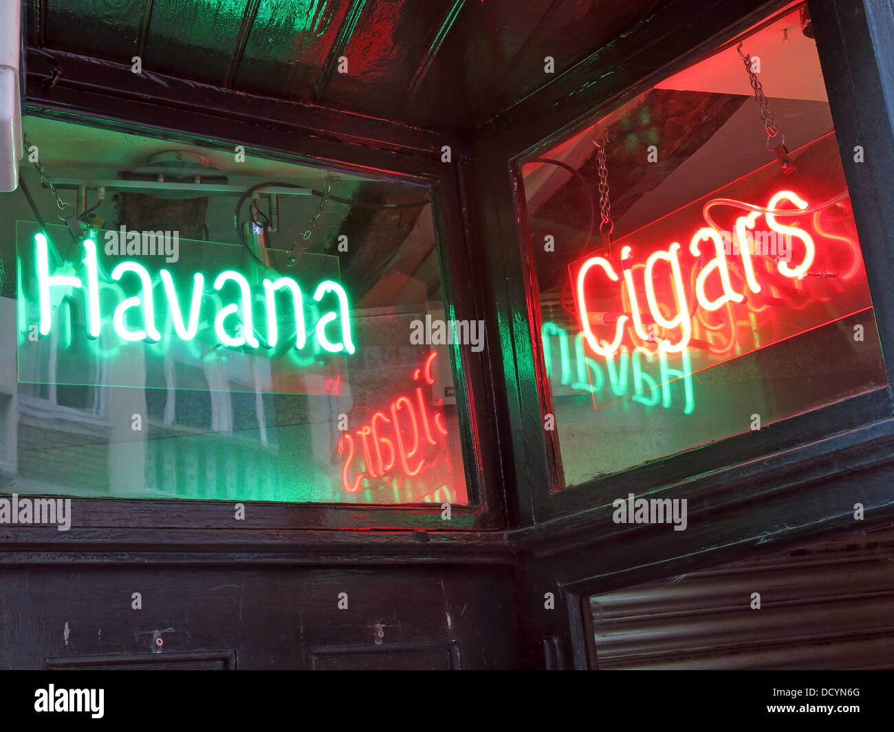Havana neon sign hi-res stock photography and images - Alamy