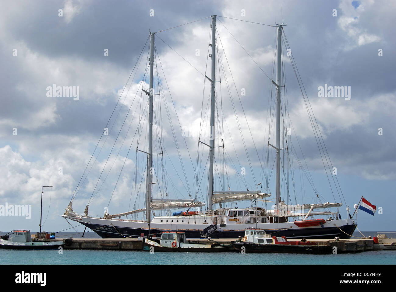 3 masted ship hi-res stock photography and images - Alamy