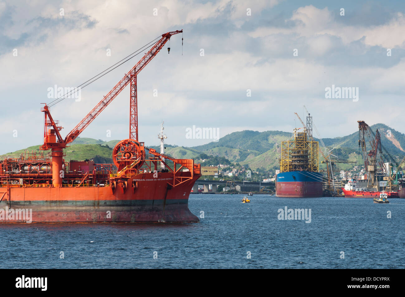 offshore Vessel/rigs/FPSO at yard dock at Guanabara bay, Rio de Janeiro ...