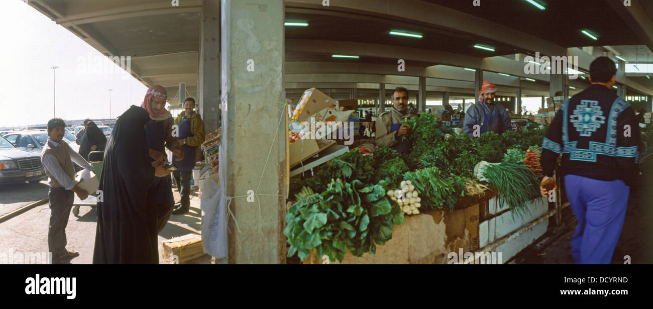 Kuwait City Kuwait Vegetable Souk Stock Photo - Alamy