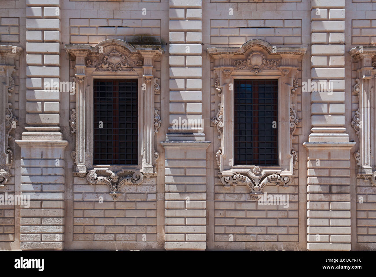 Baroque palazzo window hi-res stock photography and images - Alamy