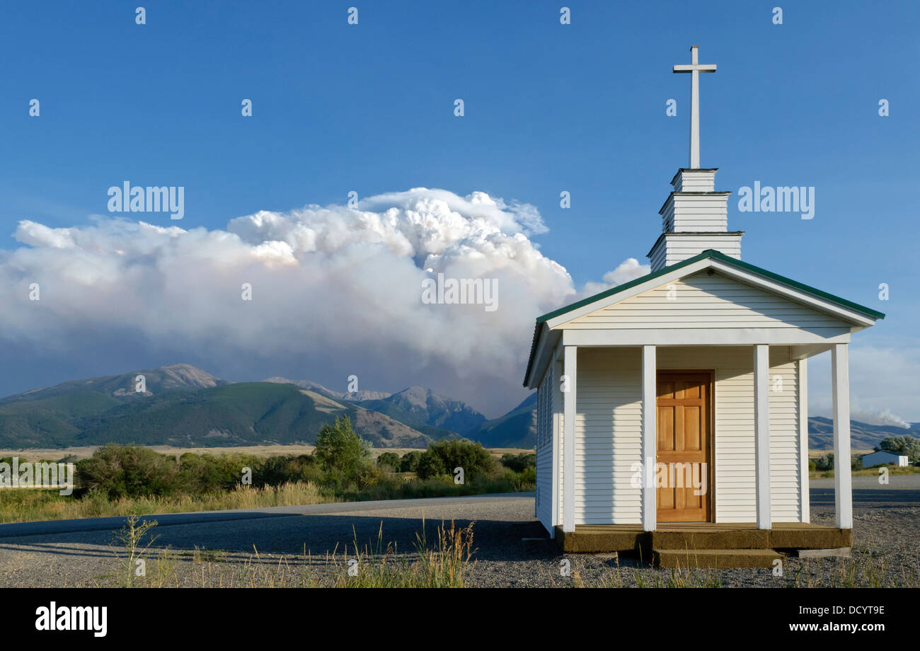 The Emigrant Fire fire storm forest fire burns on Emigrant Peak behind ...