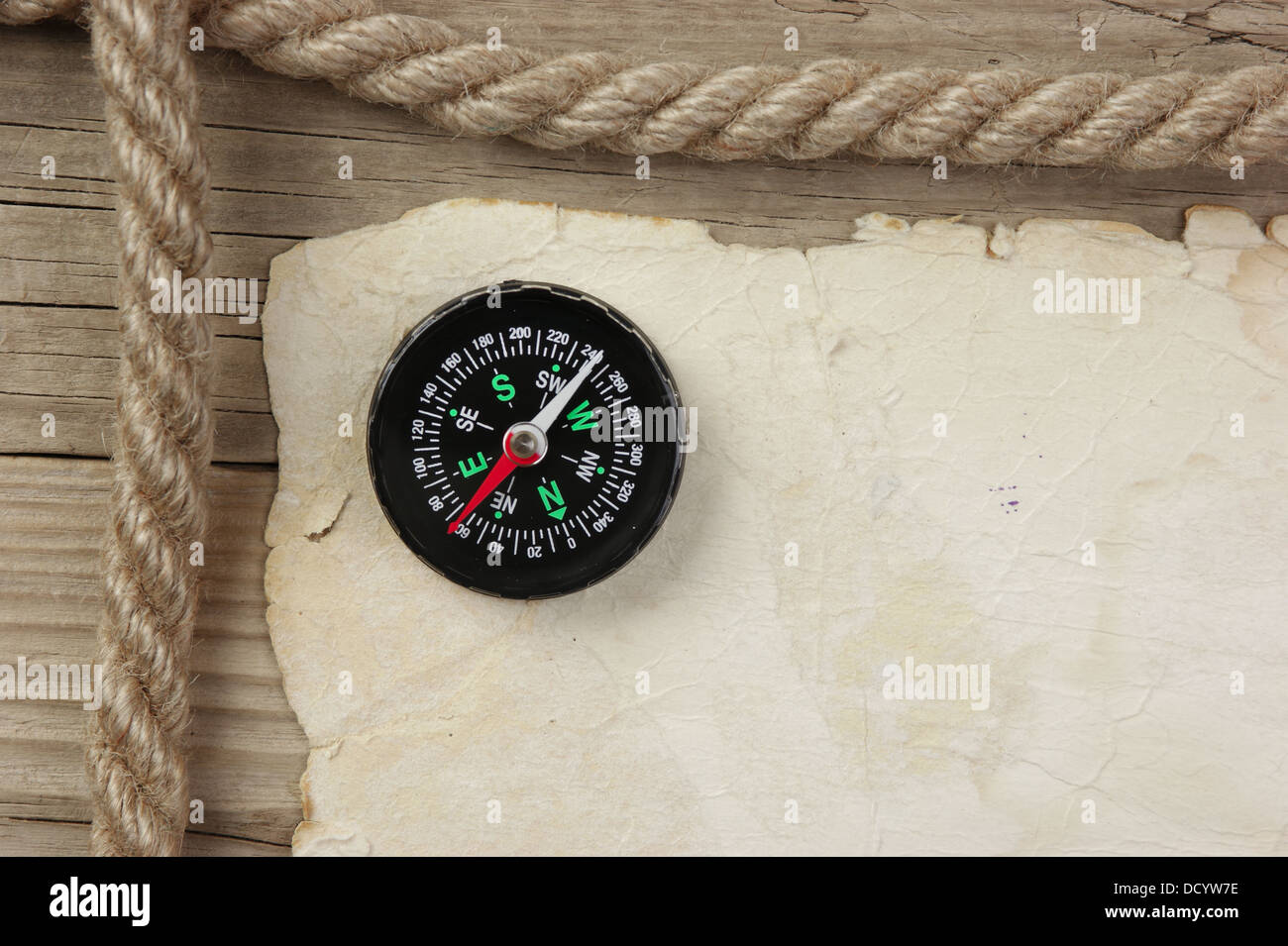 Compass and rope hi-res stock photography and images - Alamy