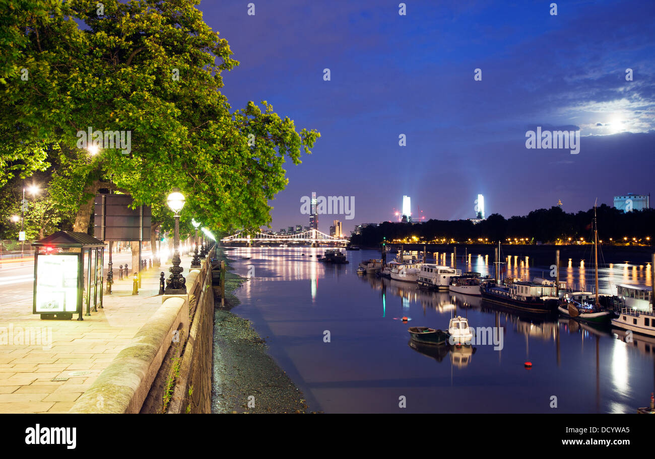 Chelsea embankment hi-res stock photography and images - Alamy