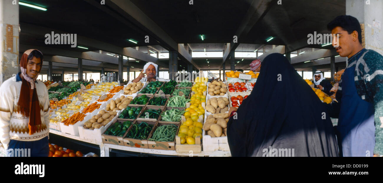 Kuwait City Kuwait Vegetable Souk Stock Photo - Alamy