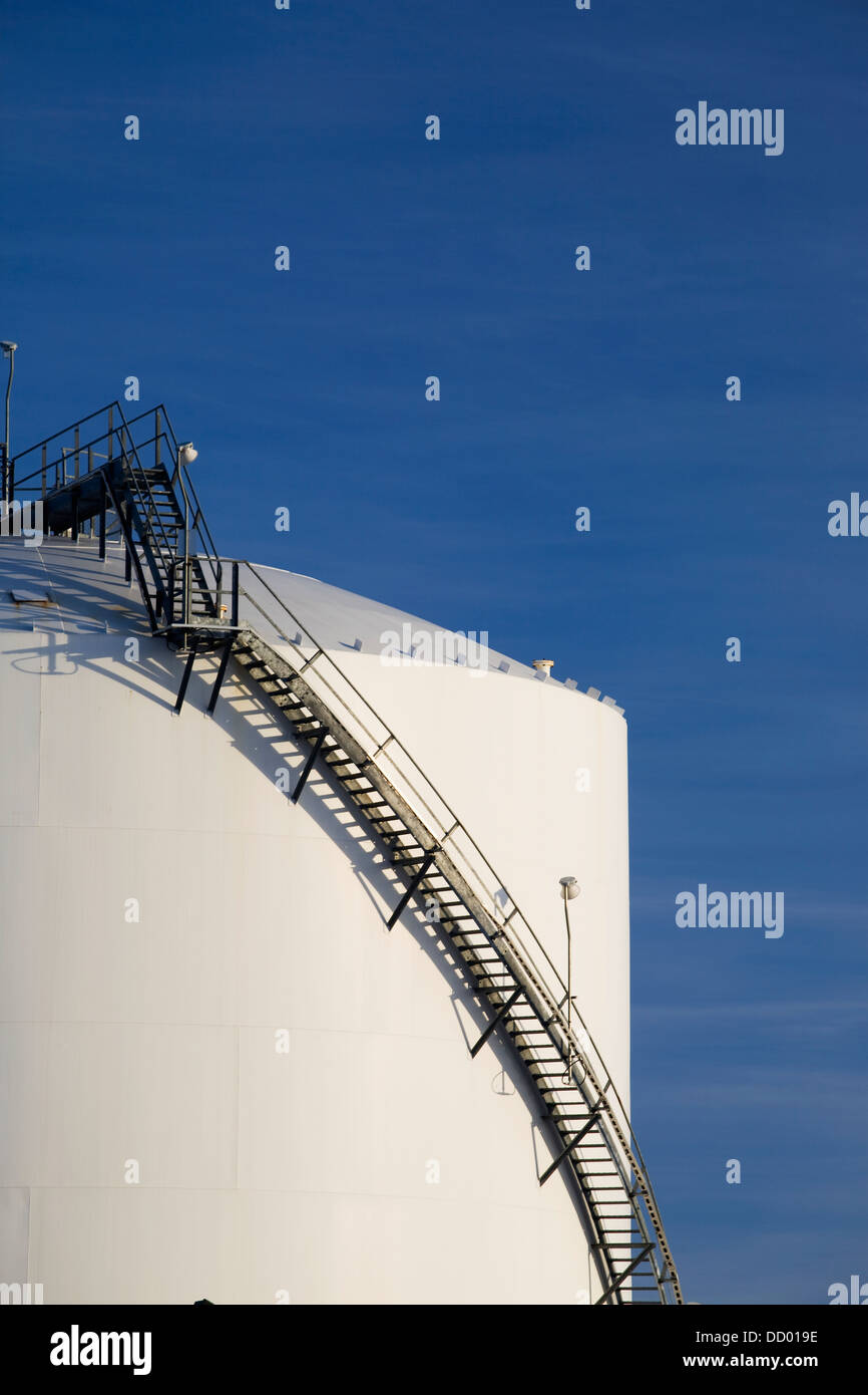 Side of storage tank hi-res stock photography and images - Alamy