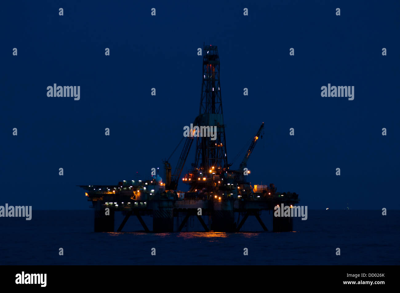 Oil rig flame hi-res stock photography and images - Alamy