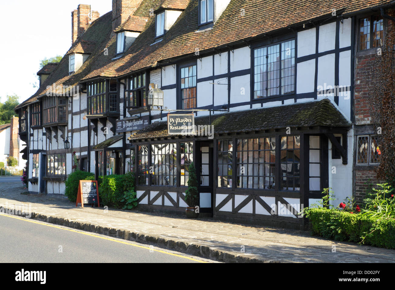 Medieval weavers' houses, Maydes Restaurant, Biddenden, Kent, England ...